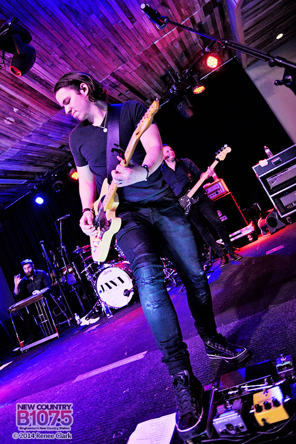 PHOTO GALLERY: Jana Kramer at Toby Keith’s in Syracuse, NY - Static Noise